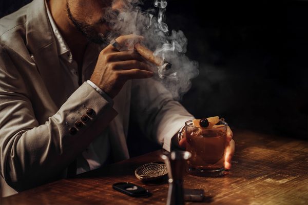 Cigar Etiquette & Tasting Notes | How to Taste a Cigar | 1865